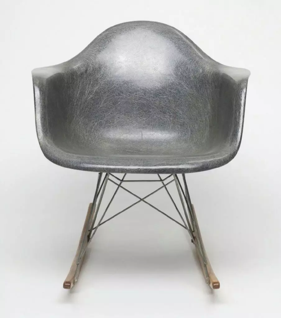 Gungstol, (1950-1953), Charles Eames och Ray Eames. Tillverkad för Herman Miller Furniture Company. Bild med tillstånd från Philadelphia Show