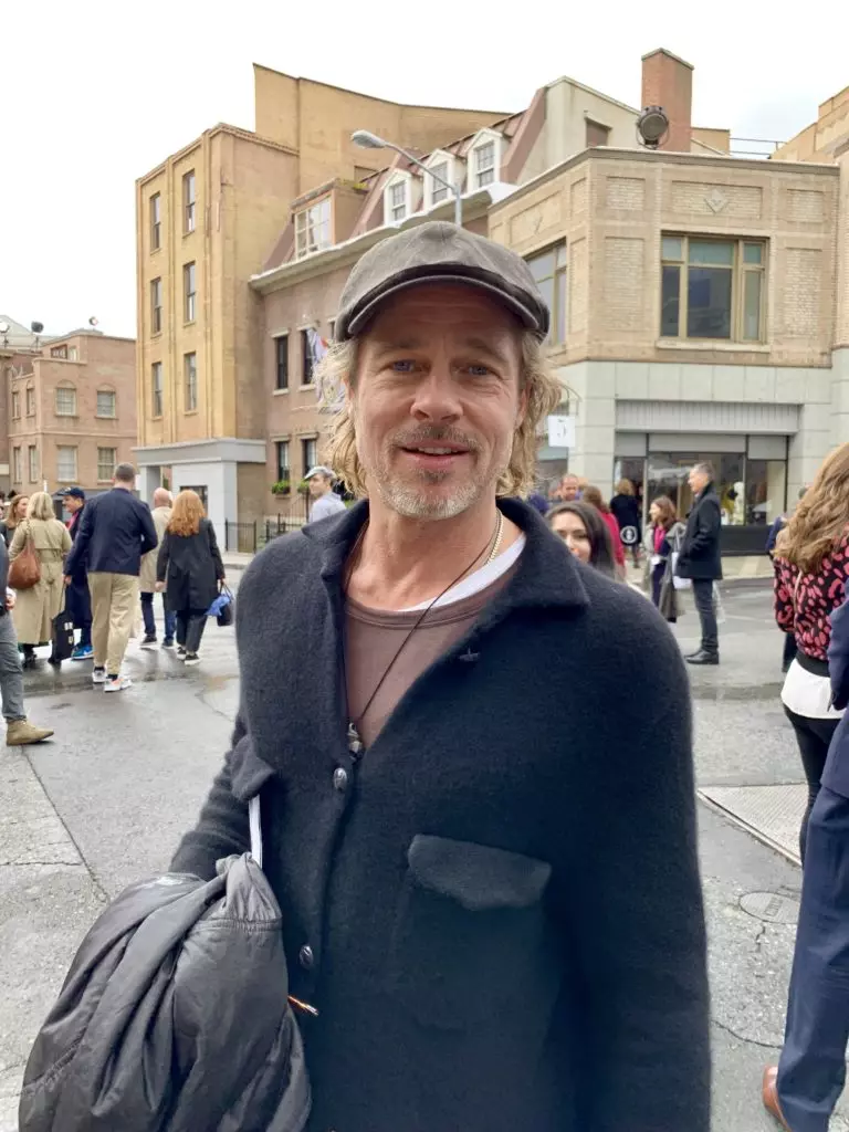 Brad Pitt Frieze LA-da. Foto: Sarah Cascone.