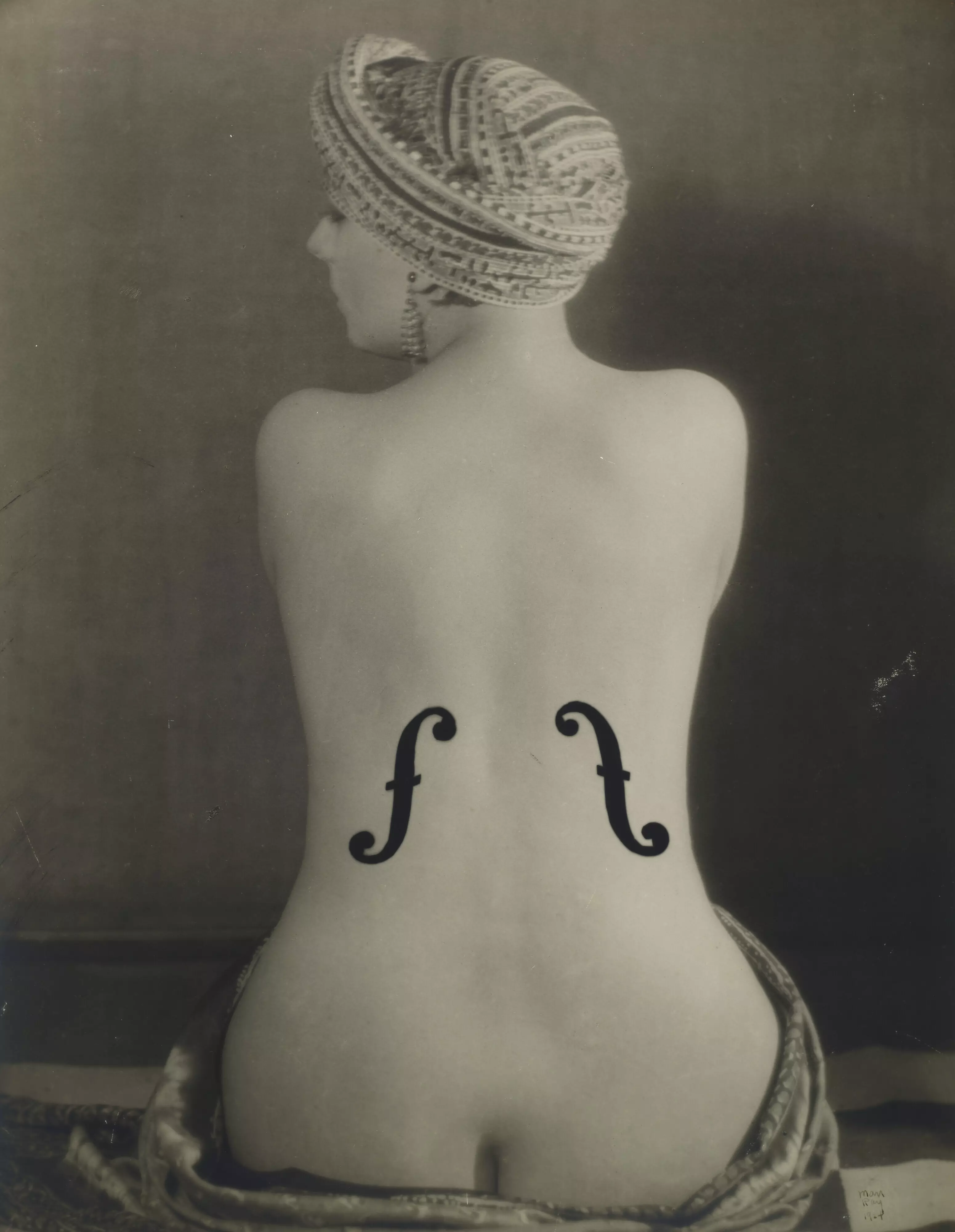 Ten kultowy Man Ray Print właśnie stał się najdroższym zdjęciem, jakie kiedykolwiek sprzedano na aukcji