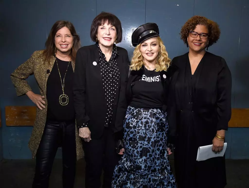 Direktør for Brooklyn Museum Anne Pasternak, Marilyn Minter, Madonna og Elizabeth Alexander. Foto av Kevin Mazur/Getty Images for Brooklyn Museum.