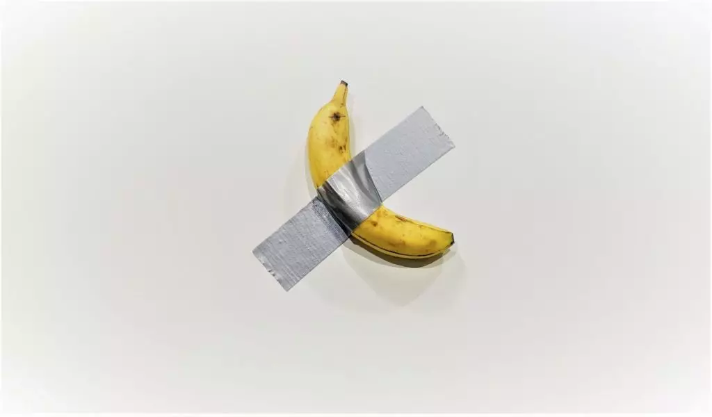 Pelawak Maurizio Cattelan, pikeun dijual ti Perrotin di Art Basel Miami Beach. Poto ku Sarah Cascone.