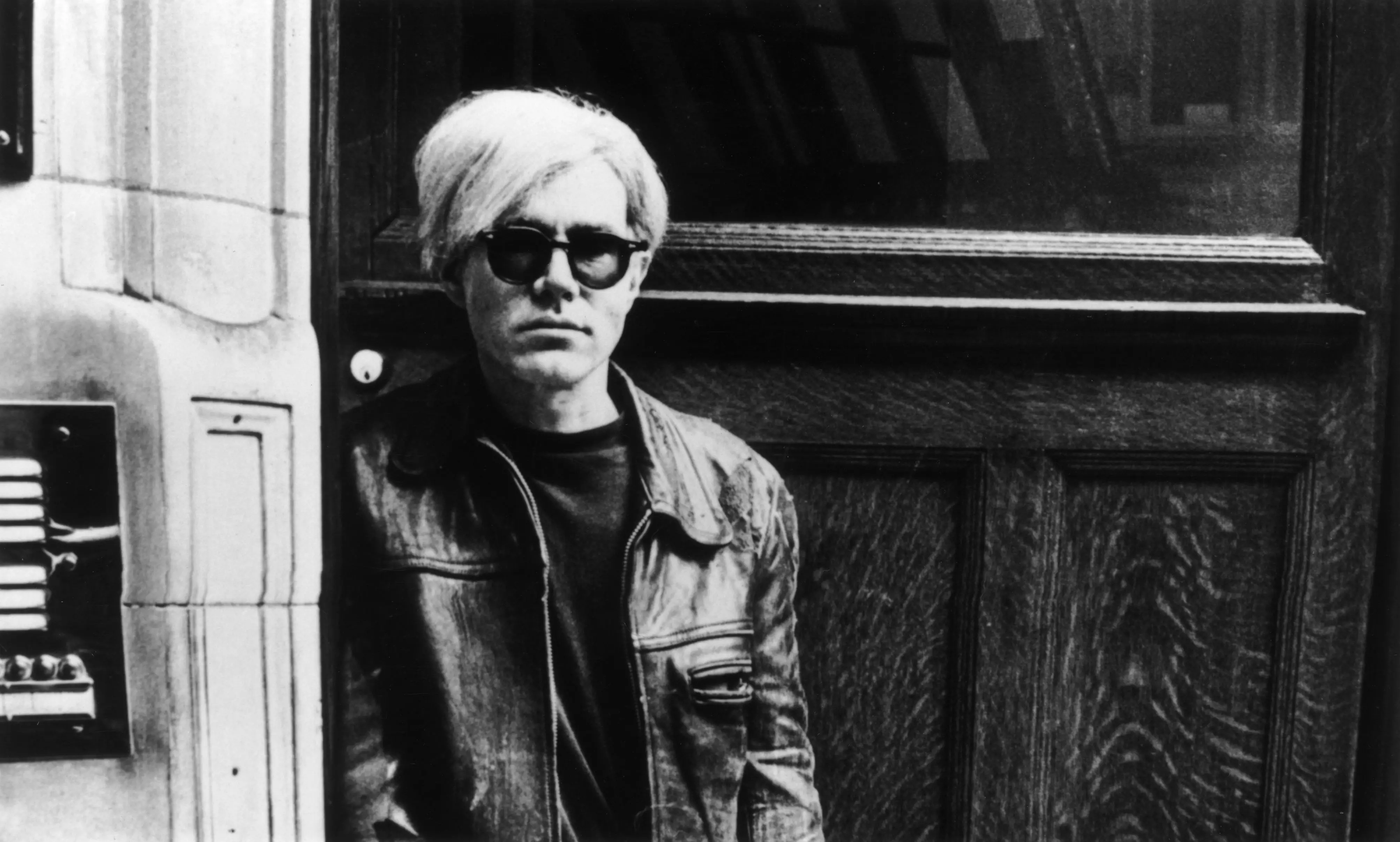 Agus $195 Milliún 'Marilyn' ag Andy Warhol ag Cur Stair Cheantar Cheantar, Breathnaímid Siar ar na 11 Saothar is Priabhsaí de chuid an Ealaíontóra