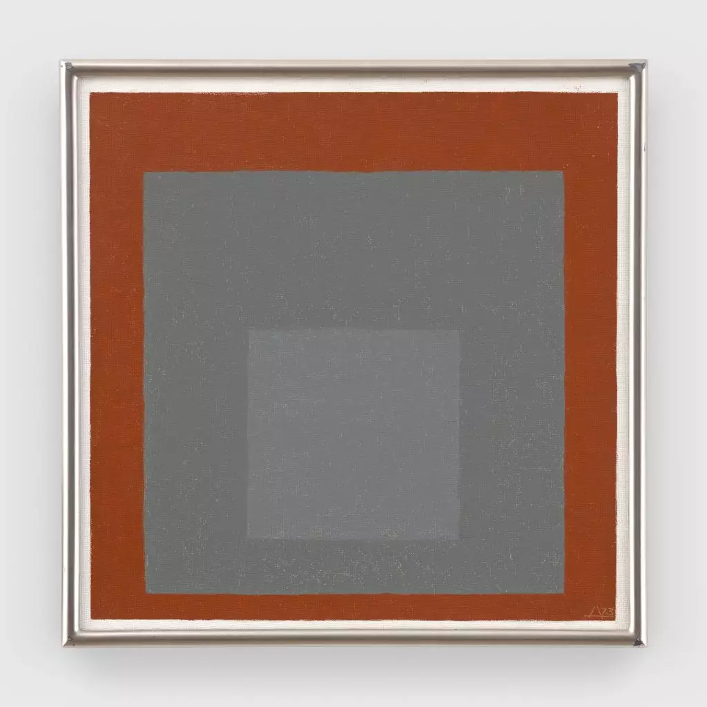 Josef Albers ศึกษาการแสดงความเคารพต่อจัตุรัส (1973) © มูลนิธิ Josef and Anni Albers / Artists Rights Society (ARS), นิวยอร์ก ได้รับความอนุเคราะห์จากมูลนิธิ Josef and Anni Albers และ David Zwirner