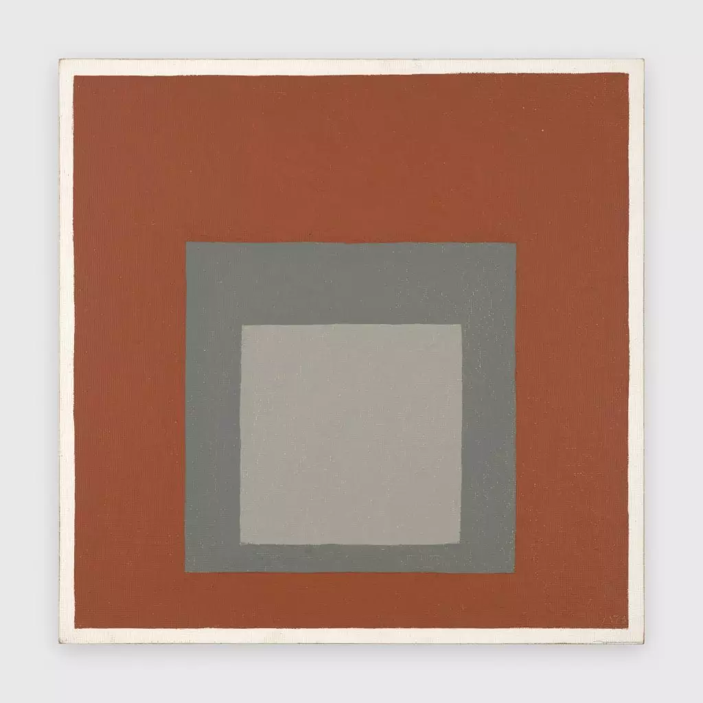 Josef Albers ศึกษาการแสดงความเคารพต่อจัตุรัส (1973) © มูลนิธิ Josef and Anni Albers / Artists Rights Society (ARS), นิวยอร์ก ได้รับความอนุเคราะห์จากมูลนิธิ Josef and Anni Albers และ David Zwirner