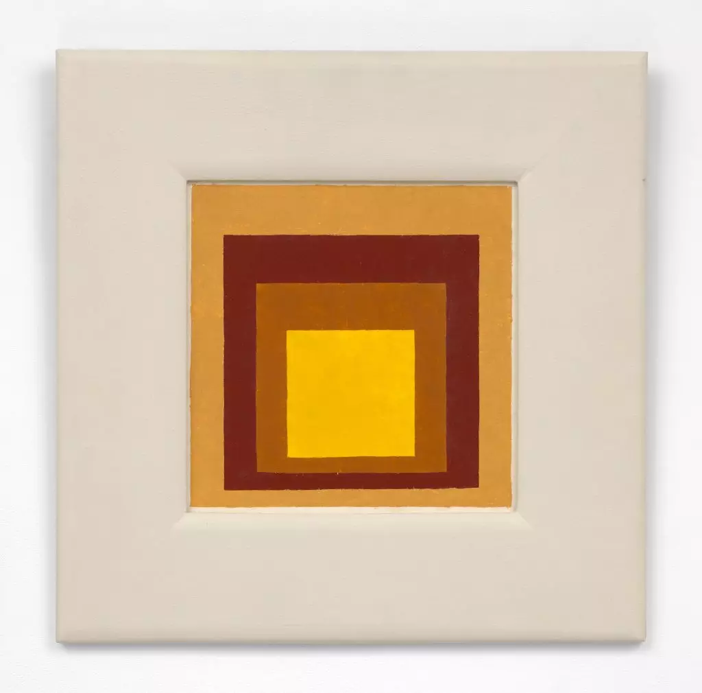 Josef Albers ศึกษาการแสดงความเคารพต่อจัตุรัส (1954) © มูลนิธิ Josef and Anni Albers / Artists Rights Society (ARS), นิวยอร์ก ได้รับความอนุเคราะห์จากมูลนิธิ Josef และ Anni Albers และ David Zwirner