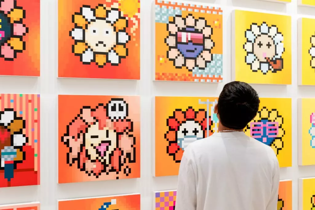 Gallery-geer wuxuu eegayaa furitaanka Takashi Murakami's