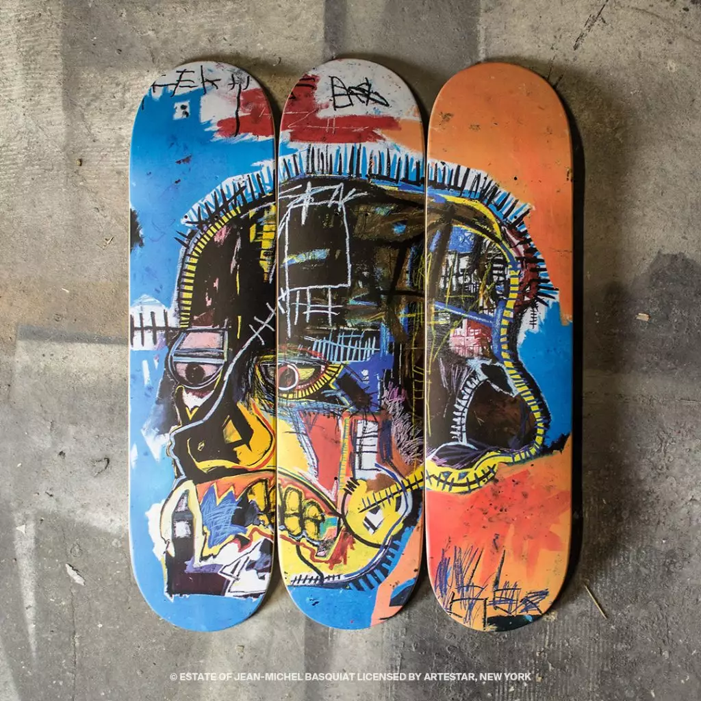 Ein Triptychon von Jean-Michel-Basquiat „Schädel“-Decks. Mit freundlicher Genehmigung von The Skateroom. © Nachlass von Jean-Michel Basquiat. Lizenziert von Artestar, New York.