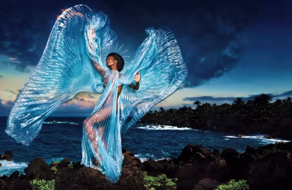 David LaChapelle, Deirfiúr gealaí (2019). Le caoinchead Geuer & Geuer ART.