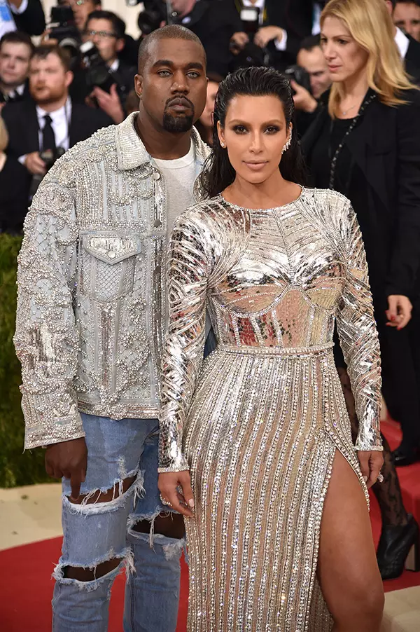 Kanye West och Kim Kardashian deltar