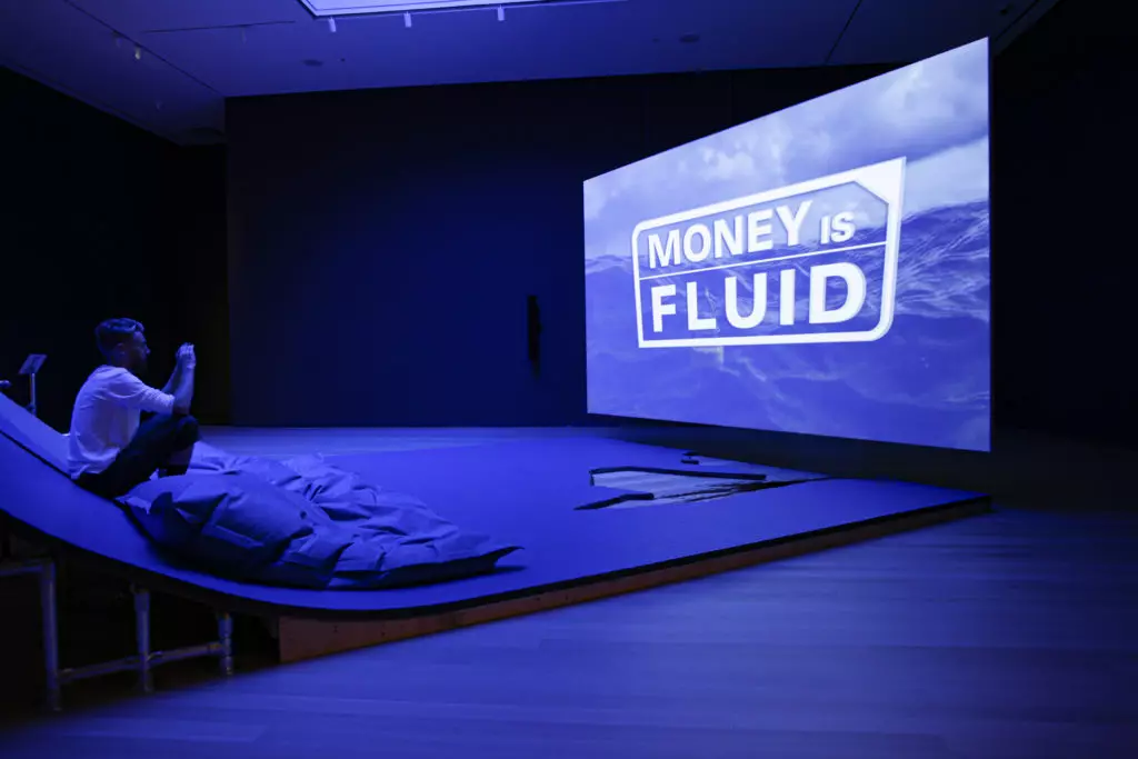 Kerja Hito Steyerl di MoMA di New York. Foto oleh Kena Betancur/VIEWpress.