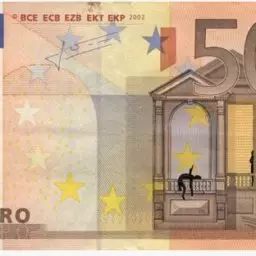 L'artista grec desfigura la moneda europea per destacar la crisi 54940_7