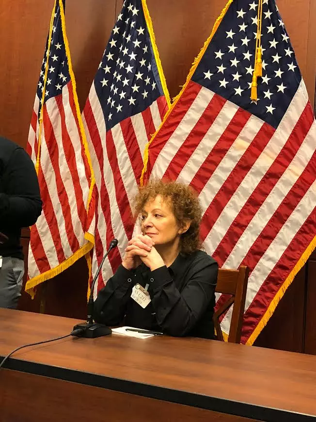 Nan Goldin leva a súa protesta contra os opioides ao Smithsonian e ao Senado en Washington, DC 5621_1