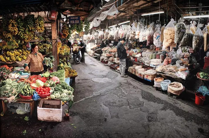 Anthony Brunelli, Banana Lady (Hanoi), 2012. Ihsan Galeri Louis K. Meisel.