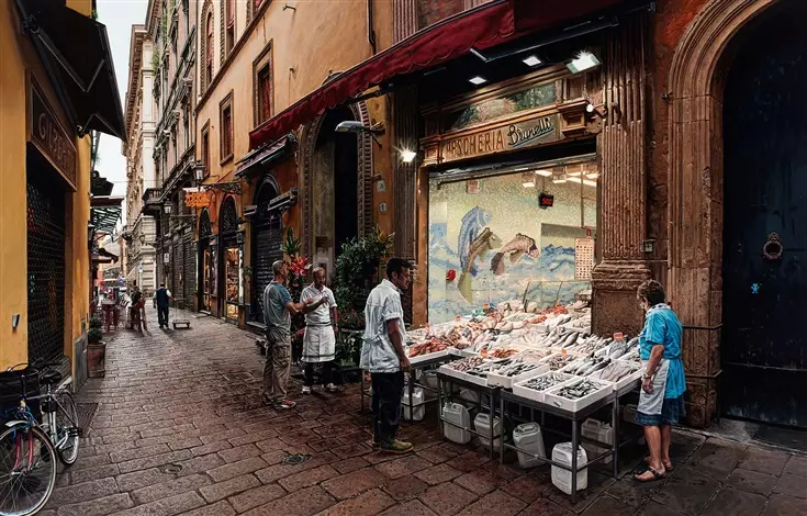 Anthony Brunelli, Pescheria Brunelli (20TK). Le caoinchead ó Ghailearaí Louis K. Meisel.