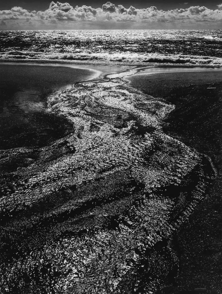 Ansel Adams upelis, jūra, debesys, Rodeo lagūna, Kalifornija, 1962 m