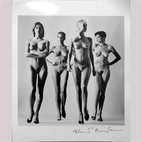 Helmut Newton, Sie Kommen (1981). Ka tlhompho ea ONGallery.