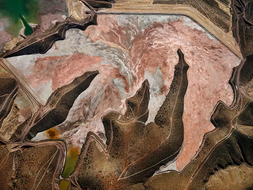 Bi Rêze Projeyên Nû re, Wênekêş Edward Burtynsky armanc dike ku bikişîne Meriv çawa dîmena Erdê Guherandiye 57853_6