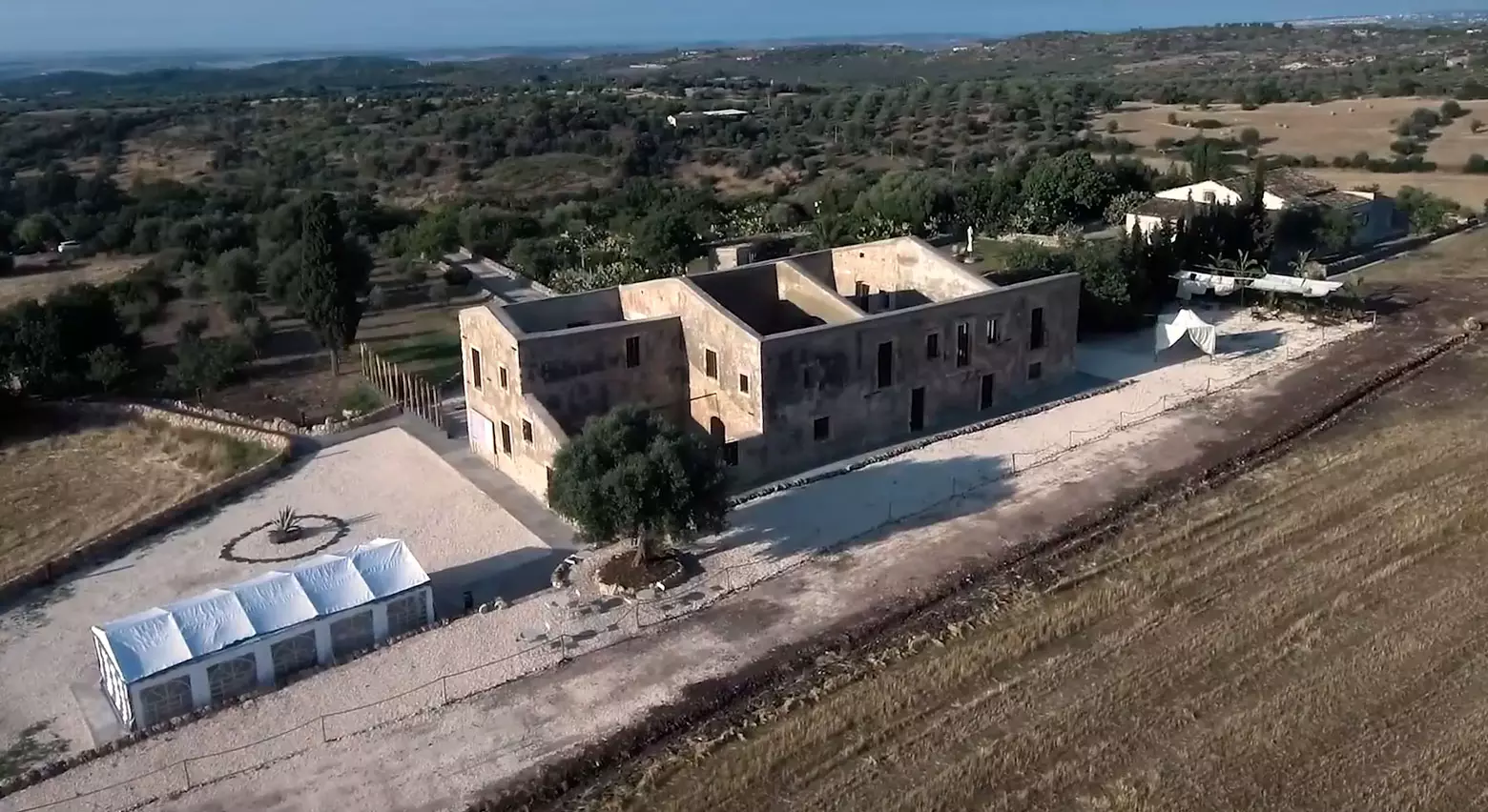 Yon Pwojè Egzibisyon Deyò pa Galeri Fotoloji Itali a ofri yon altènatif sisilyen nan Manifesta