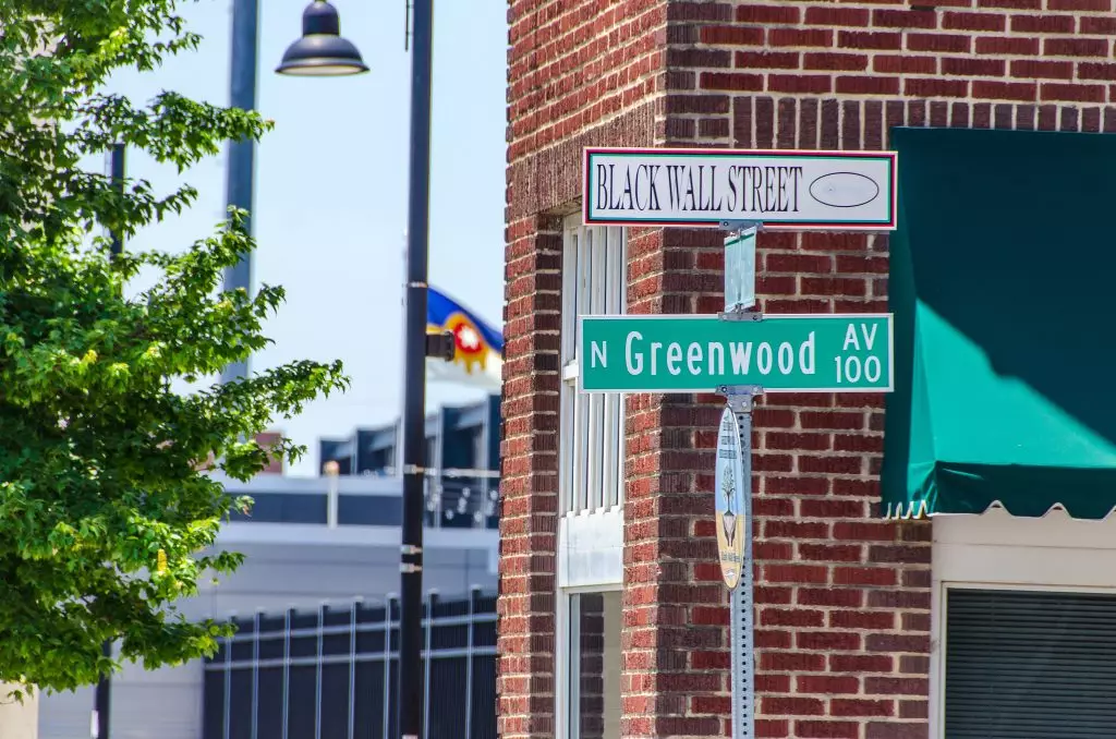 Hideung Wall Street di Greenwood, Tulsa. Poto kahadean Kota Tulsa.