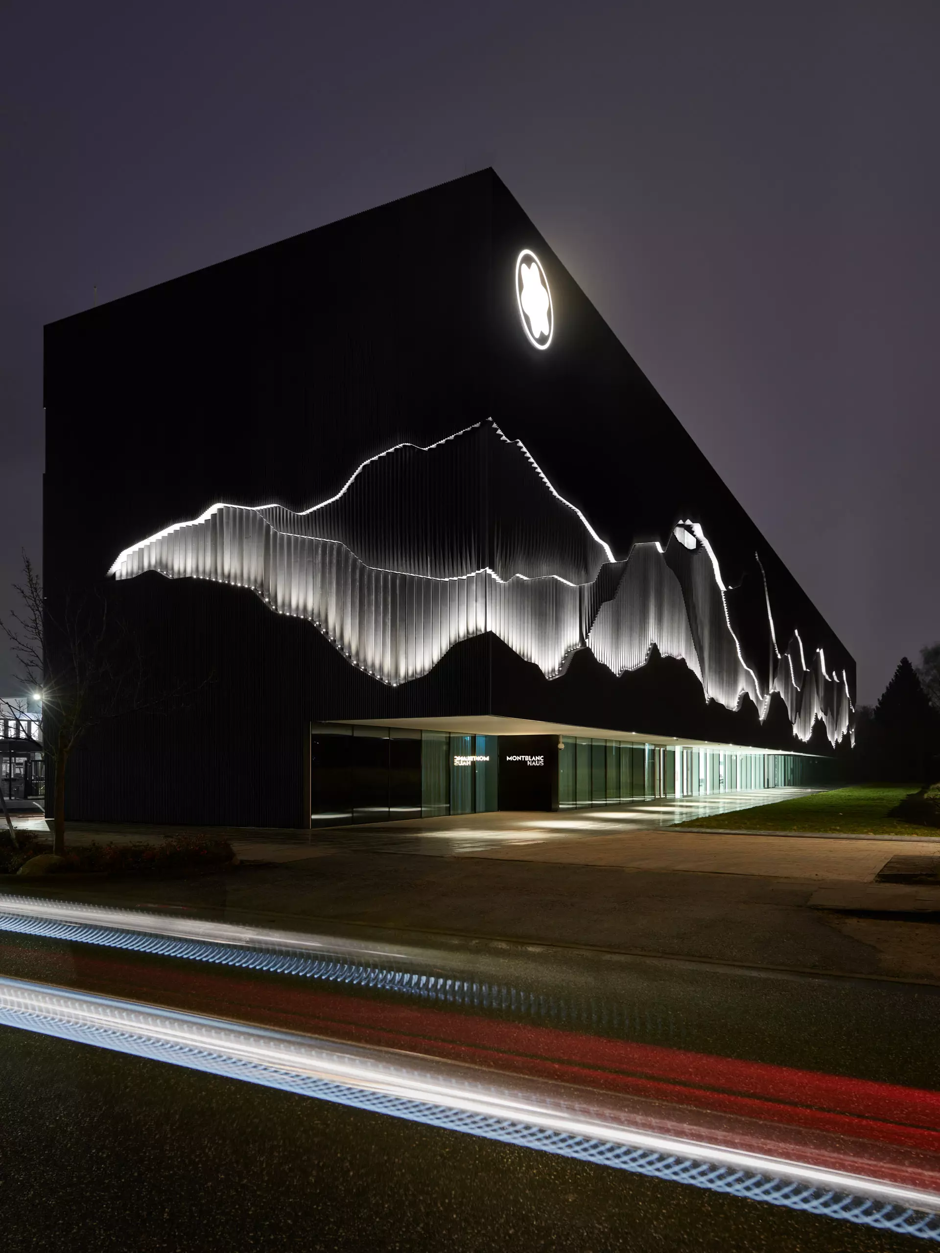 Montblanc Haus, un altar de 118.000 de metri pătrați destinat scrisului și creativității (și caligrafiei bune), se deschide în Germania