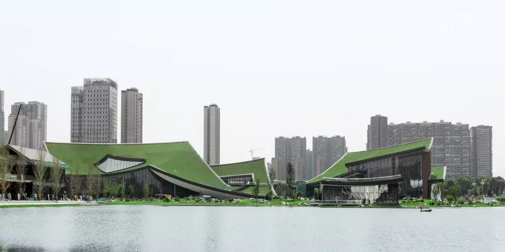 Chengdu Museum of Contemporary Art, China. Sa maayong kabubut-on sa Chengdu City Construction Investment.