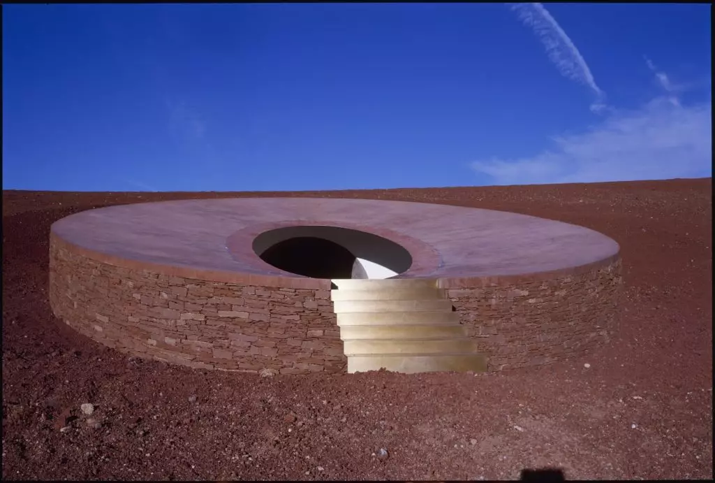 Jeýms Turrelliň Roden Krateri (dowamy). © 2017 Skystone Foundation, © James Turrell.