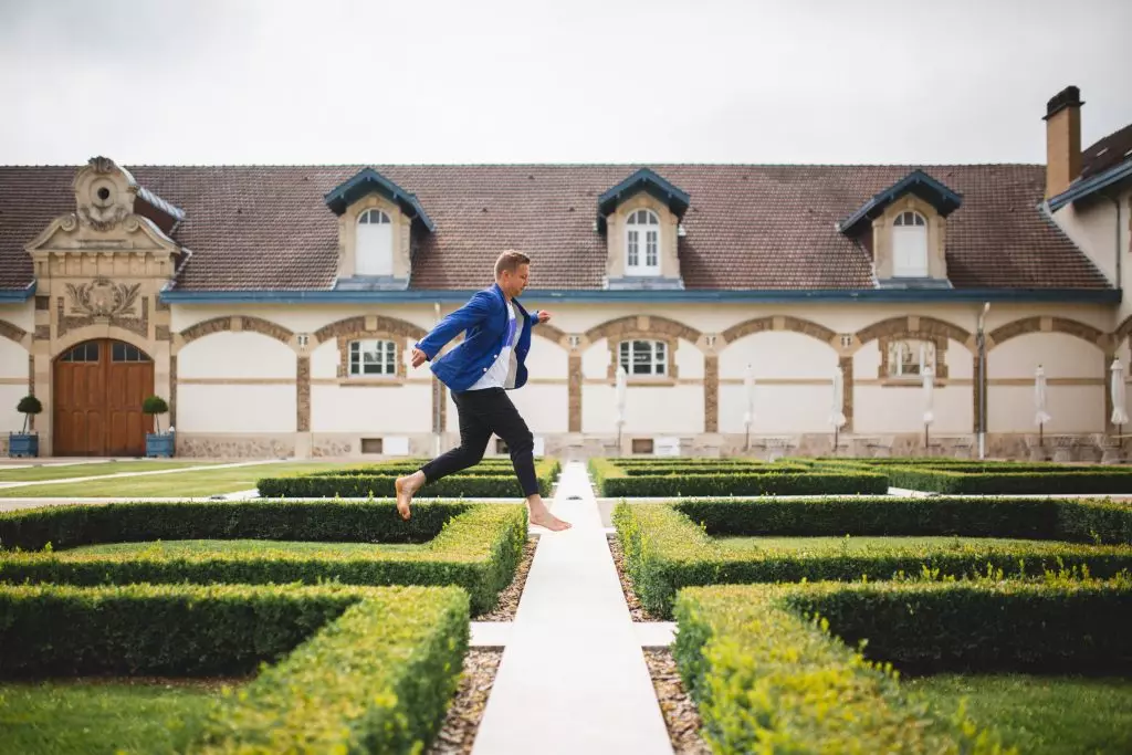 Kunstner Jeppe Hein ved Maison Ruinart i Reims, Frankrike. Med tillatelse fra Ruinart.