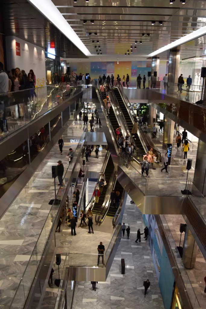 Butikkene og restaurantene på Hudson Yards. Bilde med tillatelse fra Ben Davis.