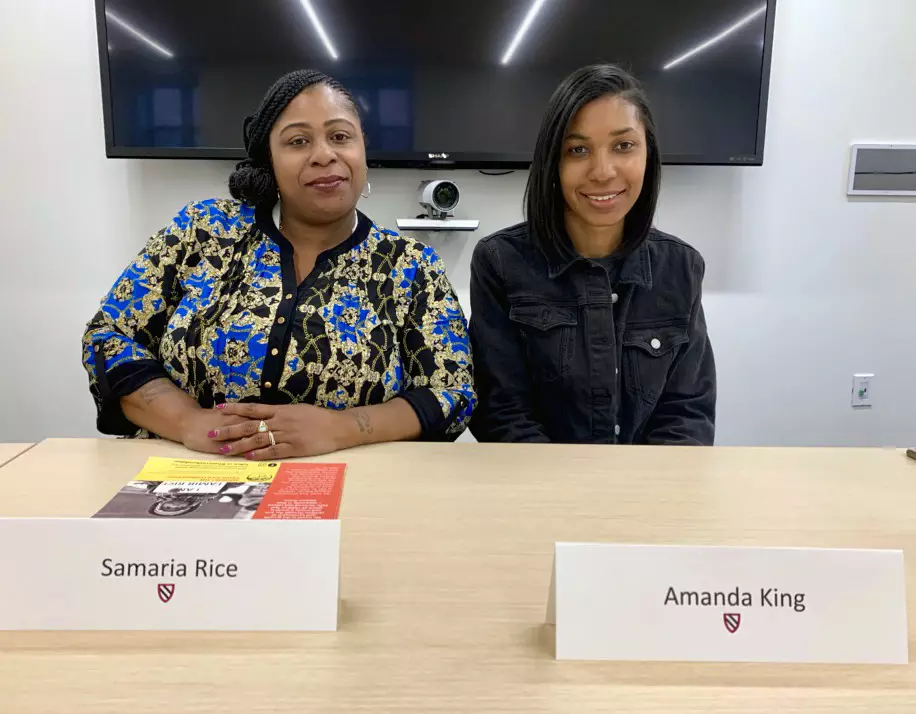 Samaariya Rice iyo Amanda D. King oo hadal ka jeedinaya Radcliffe College, Abriil 2019.