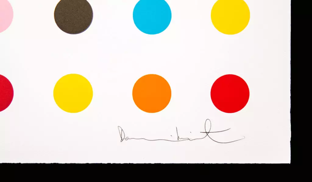 Hantekening fan Damien Hirst. Mei tank oan MSCHF.