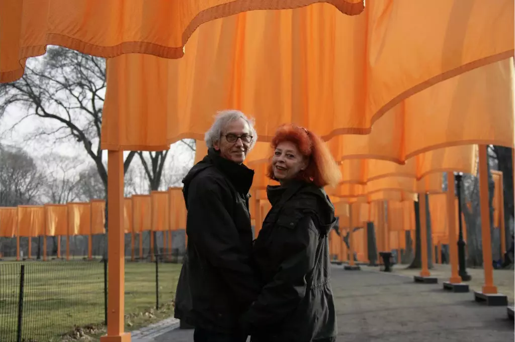 Christo und Jeanne-Claude während des Kunstwerks The Gates, Central Park, New York (2005). Foto von Wolfgang Volz, ©Christo, 2005.