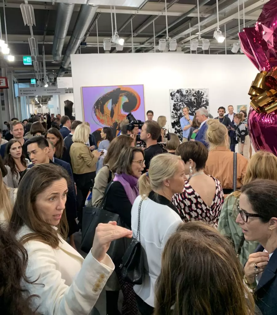 Art Basel 2019 көрмесіндегі скрам. Эндрю Голдштейннің суреті.