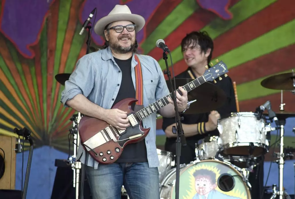 Wilco'dan Jeff Tweedy, 2017 New Orleans Caz ve Miras Festivali sırasında sahne alıyor. (Fotoğraf Tim Mosenfelder/WireImage tarafından)