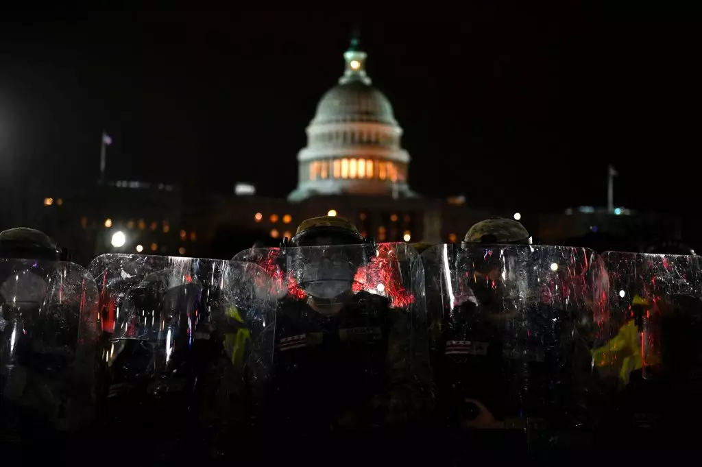 Mga miyembro sa DC National Guard. Litrato ni Andrew Caballero-Reynolds/AFP pinaagi sa Getty Images.