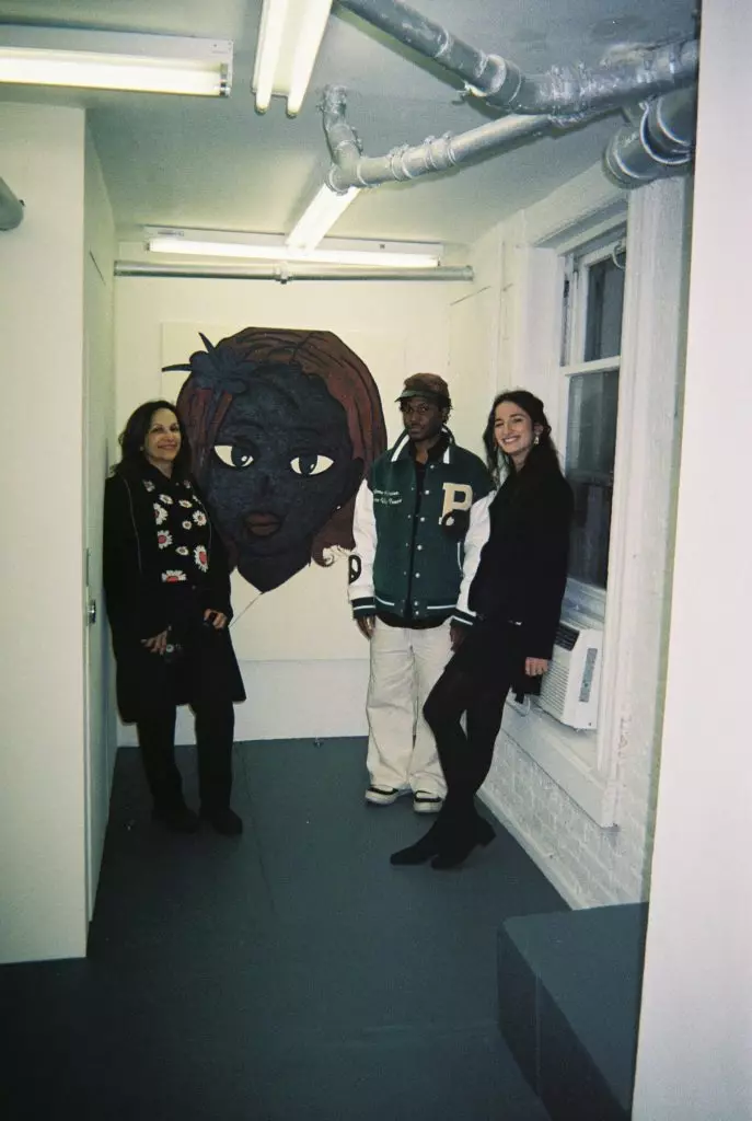 Liz Koury, Omari Douglin, ug Jordan Boss sa atubangan sa usa sa (akong paborito sa) painting ni Omari sa iyang solo sa Theta.