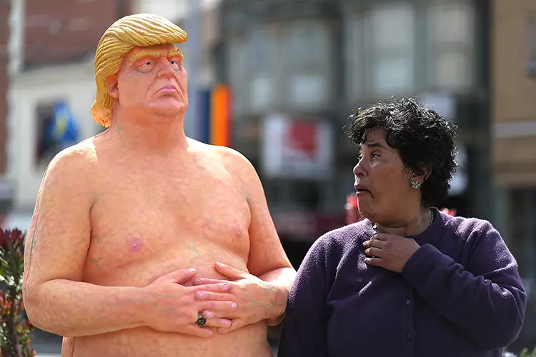 Naak Donald Trump-standbeeld verwyder van Union Square 7255_1