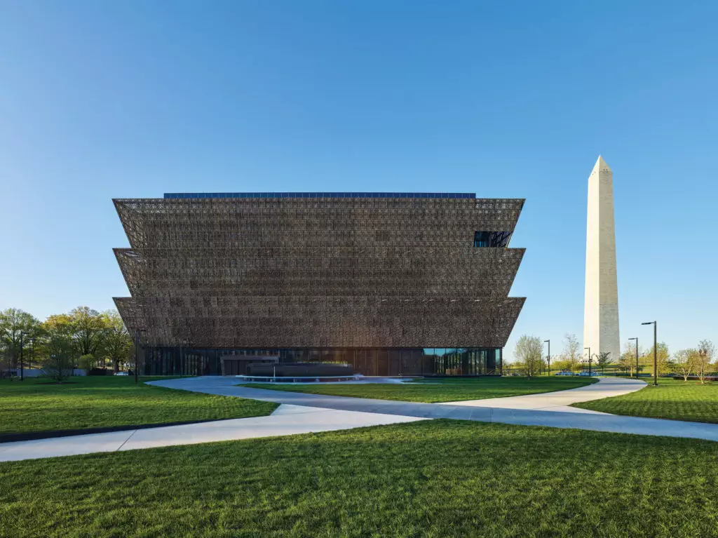 Le Musée national de l'histoire et de la culture afro-américaines. Avec l'aimable autorisation de la Smithsonian Institution, Musée national de l'histoire et de la culture afro-américaines Photographie architecturale.