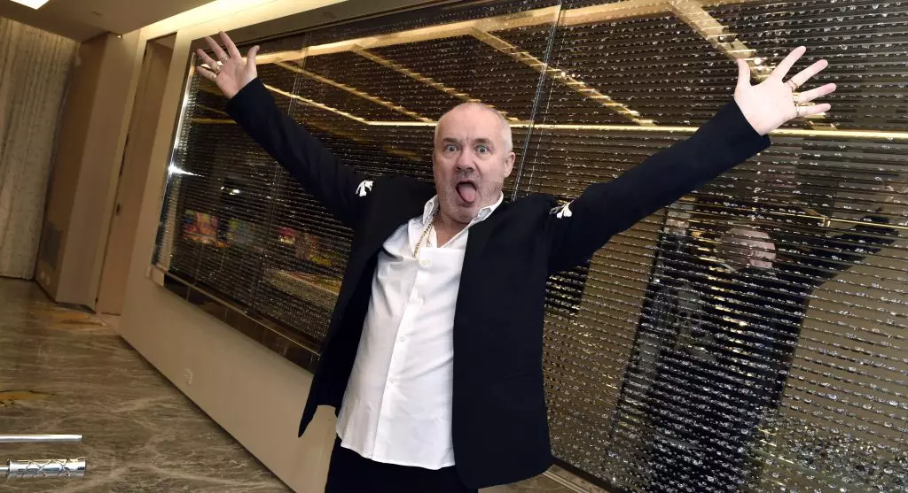 Wojambula Damien Hirst apezeka pa The Empathy Suite yopangidwa ndi Damien Hirst akuvumbulutsa ku Palms Casino Resort pa Marichi 01, 2019 ku Las Vegas, Nevada. (Chithunzi ndi David Becker/WireImage)