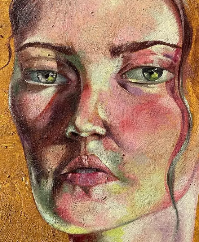 Alina Zamanova self-portrait (detail) yakaitwa nevhu reUkraine pazuva re31 rehondo. Mufananidzo naAlina Zamanova