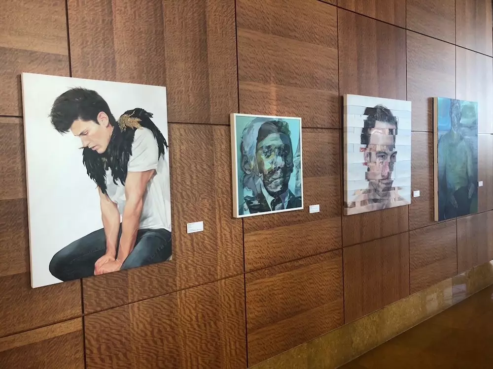 Vue d'installation de 'Real Men' au Mandarin Oriental, Miami. Image reproduite avec l'aimable autorisation de l'Académie d'art de New York,