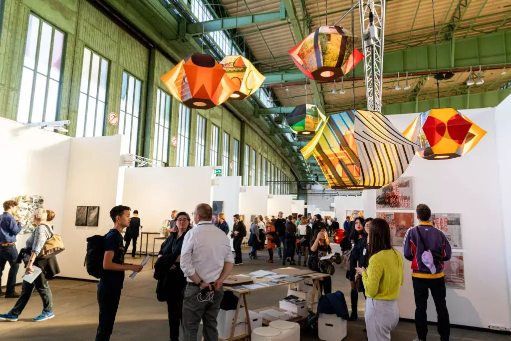 Kitekintés az Art Berlin 2019-es kiadásából. © Clemens Porikys.