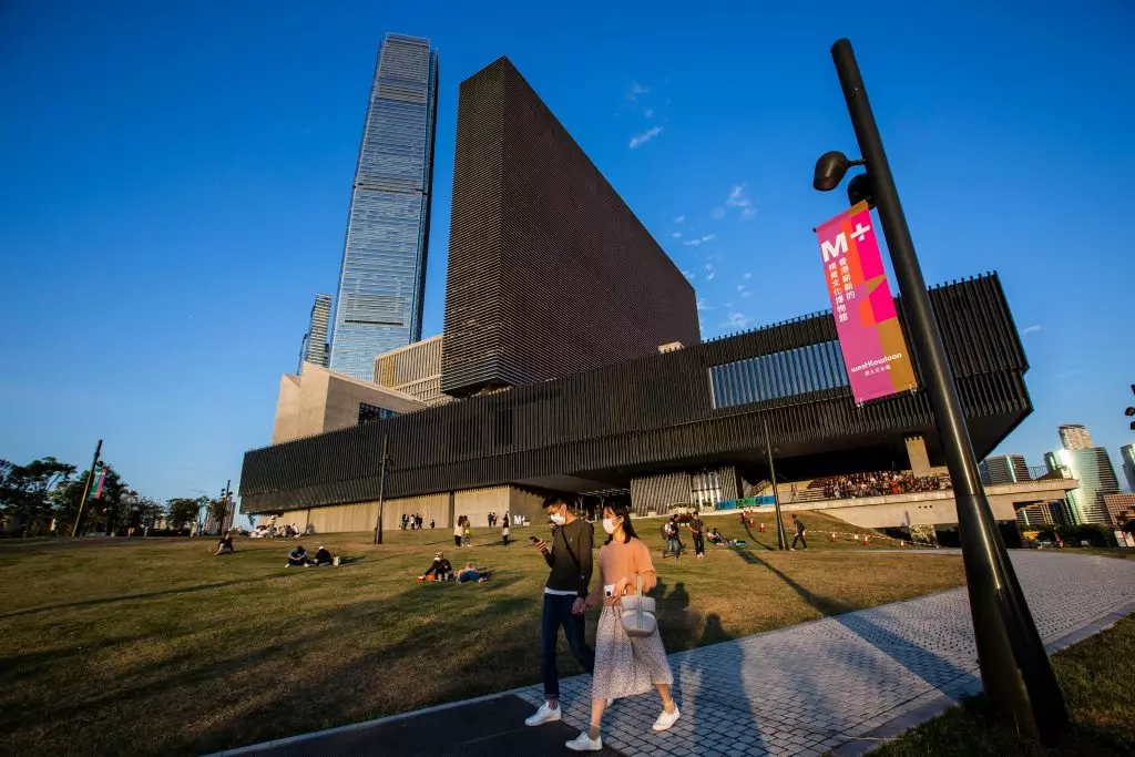 El nuevo Museo M+ se ve en Hong Kong el 11 de noviembre de 2021. (Foto de ISAAC LAWRENCE/AFP) (Foto de ISAAC LAWRENCE/AFP a través de Getty Images)