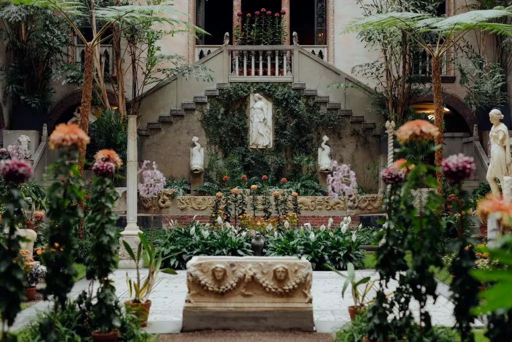 Halaman di museum Isabella Stewart Gardner. Foto milik Ally Schmaling dan Museum Isabella Stewart Gardner.