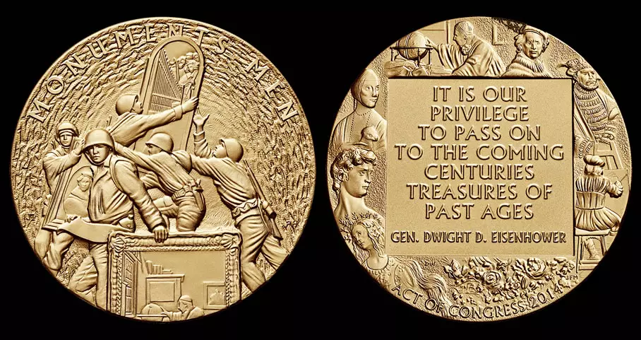 Ang Congressional Gold Medal gipresentar ngadto sa Monuments and Women sa 2015. Litrato sa maayong kabubut-on sa Monuments Men Foundation.