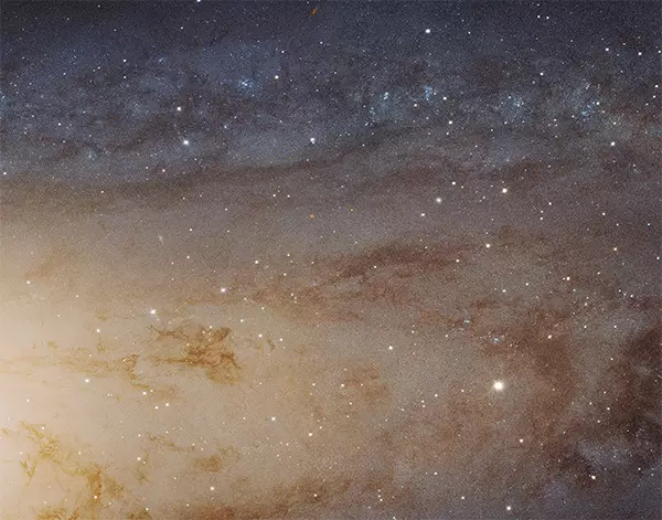 Hûrguliyek ji wêneya herî mezin a Teleskopa Fezayê ya Hubble, ku galaksiya Andromeda nîşan dide. Wêne: NASA.