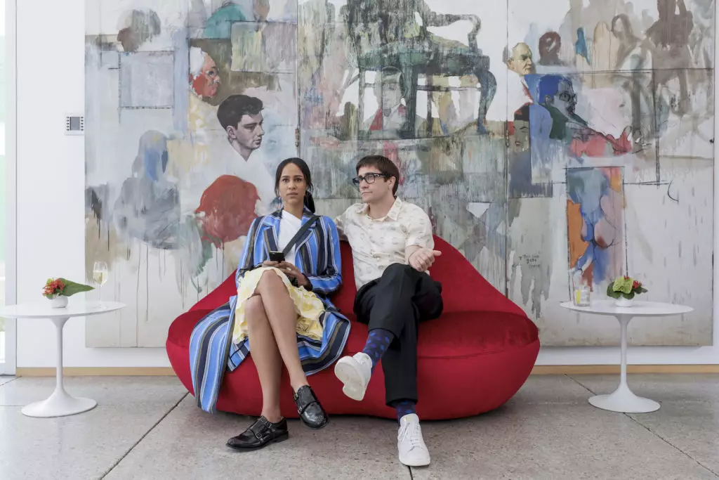 Zawe Ashton thiab Jake Gyllenhaal hauv Velvet Buzzsaw. Duab los ntawm Netflix.