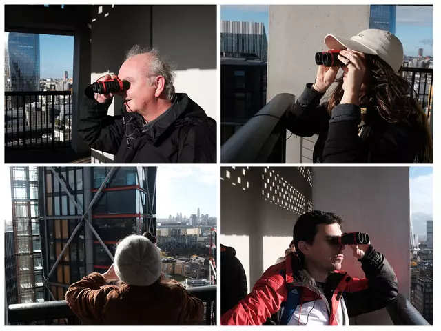 Dị ka ndị agbata obi Sue Tate Modern Over Peeping Visitors, onye na-ese ihe na-etinye Binoculars na Terrace ya ka ọ hụ nke ọma 'Art' 8053_3