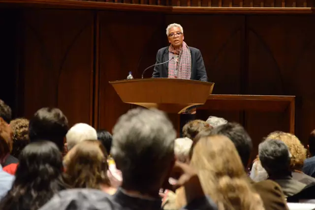 Nell Irvin Painter håller det nionde årliga Shasha-seminariet för mänskliga oro-föreläsningar på Wesleyan. Bild med tillstånd från Wesleyan University.