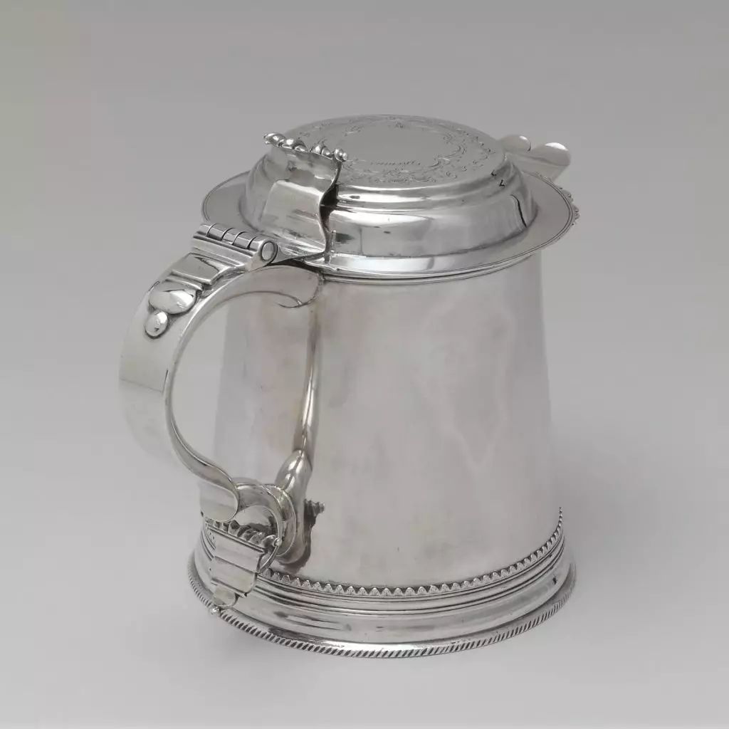 Andrew Underhill, Tankard (c. 1780–90). Chithunzi chovomerezeka ndi Metropolitan Museum of Art.