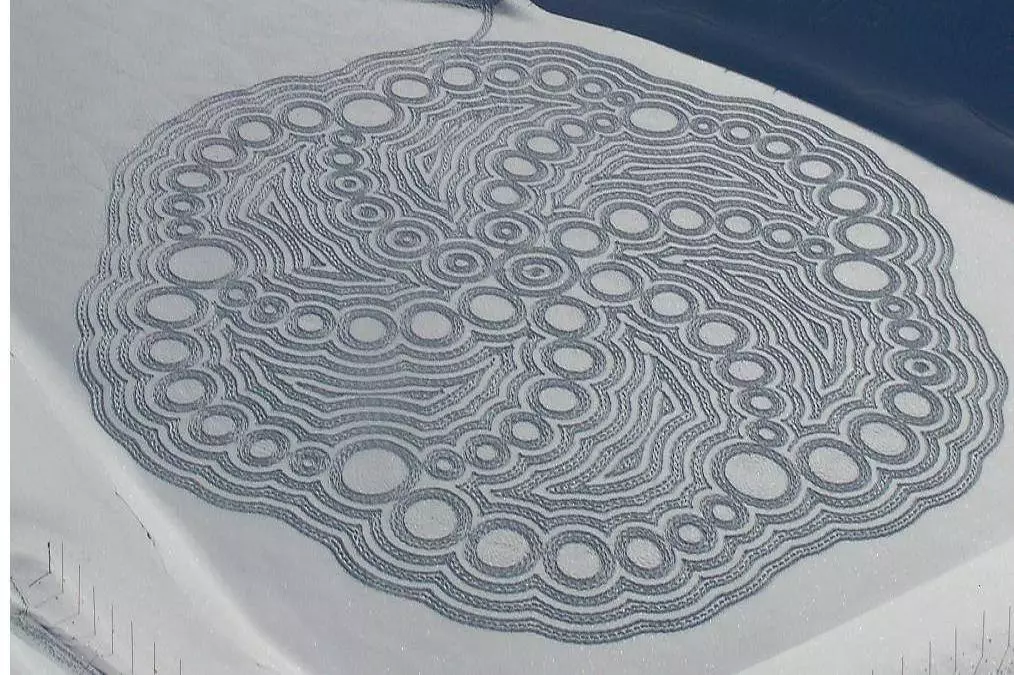 Meet the Former Engineer Who Makes Mind-Blowing Land Art With Nothing But a Pair of Snow Shoes and Some Simple Math 8366_2